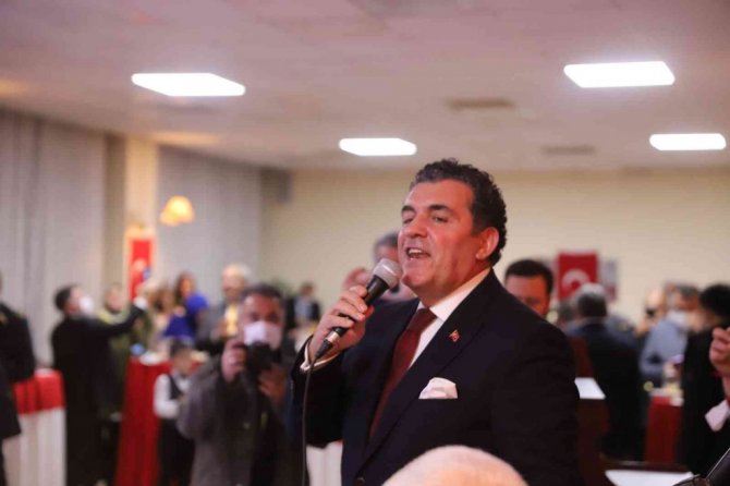 Başkan Demir’in "Sarı saçlı mavi gözlüm" türküsü 29 Ekim resepsiyonuna ...