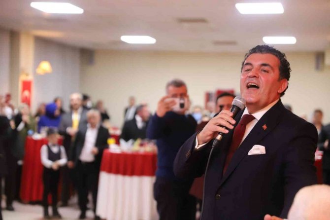 Başkan Demir’in "Sarı saçlı mavi gözlüm" türküsü 29 Ekim resepsiyonuna ...