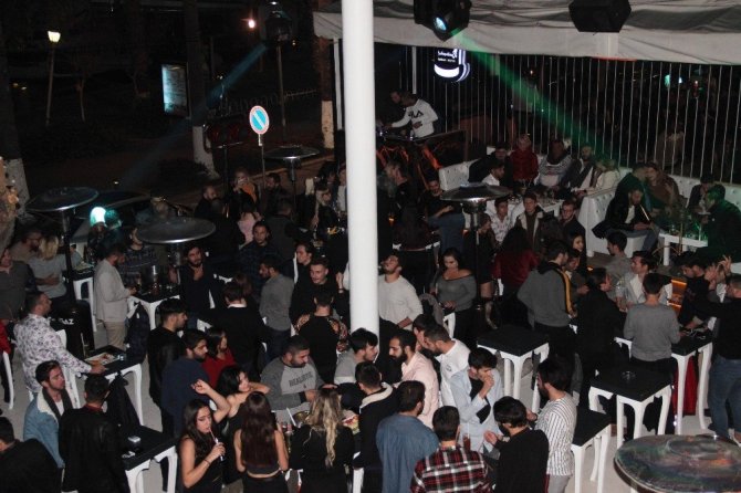 Ünlü DJ Suat Ateşdağlı DJ’lik yapan sosyal medya fenomenlerine ateş ...