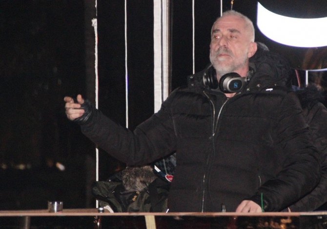 Ünlü DJ Suat Ateşdağlı DJ’lik yapan sosyal medya fenomenlerine ateş ...