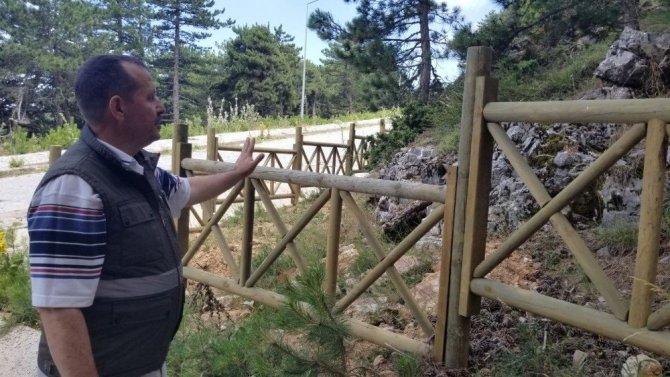 Spil Dağı Milli Parkı’ndaki obruk bölgesi güvenli hale getirildi