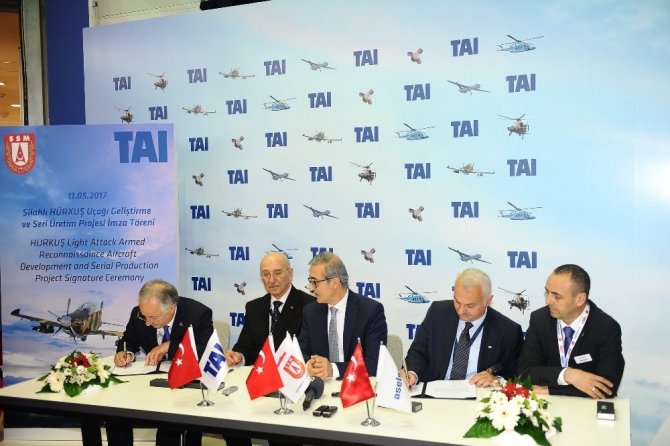 Silahlı HÜRKUŞ Uçağı Geliştirme ve Seri Üretim Projesi TUSAŞ standında ...