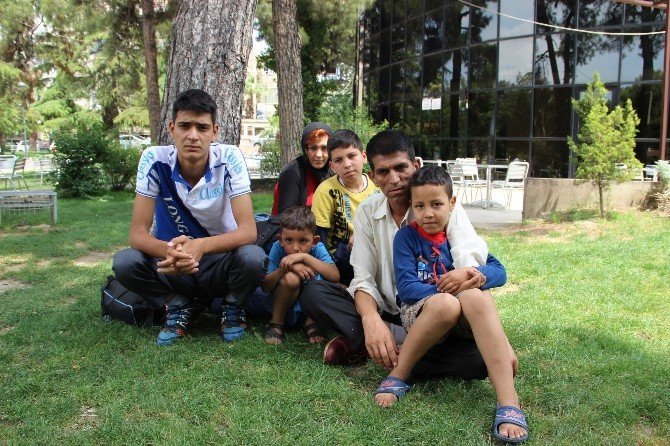 Çocuklarıyla Parkta Kaldılar