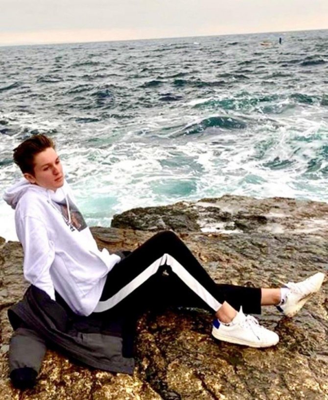 Ünlü çiftin oğlu bıçaklanarak öldürüldü