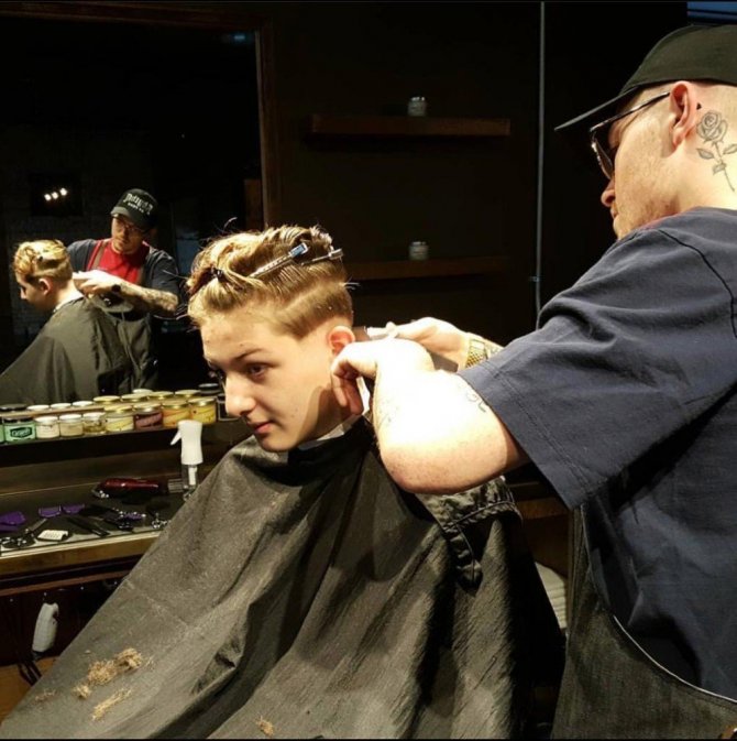 Ünlü çiftin oğlu bıçaklanarak öldürüldü